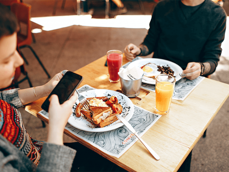 Comment améliorer la relation client en restaurant? - Inputkit